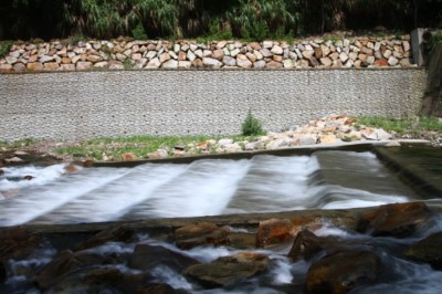 關於我們 - 榮譽事蹟 - 105年前榮譽事蹟 - 『橫流溪野溪下游整治工程』榮獲第16屆公共工程金質獎水利類佳作及105年度優良農建工程-優等獎